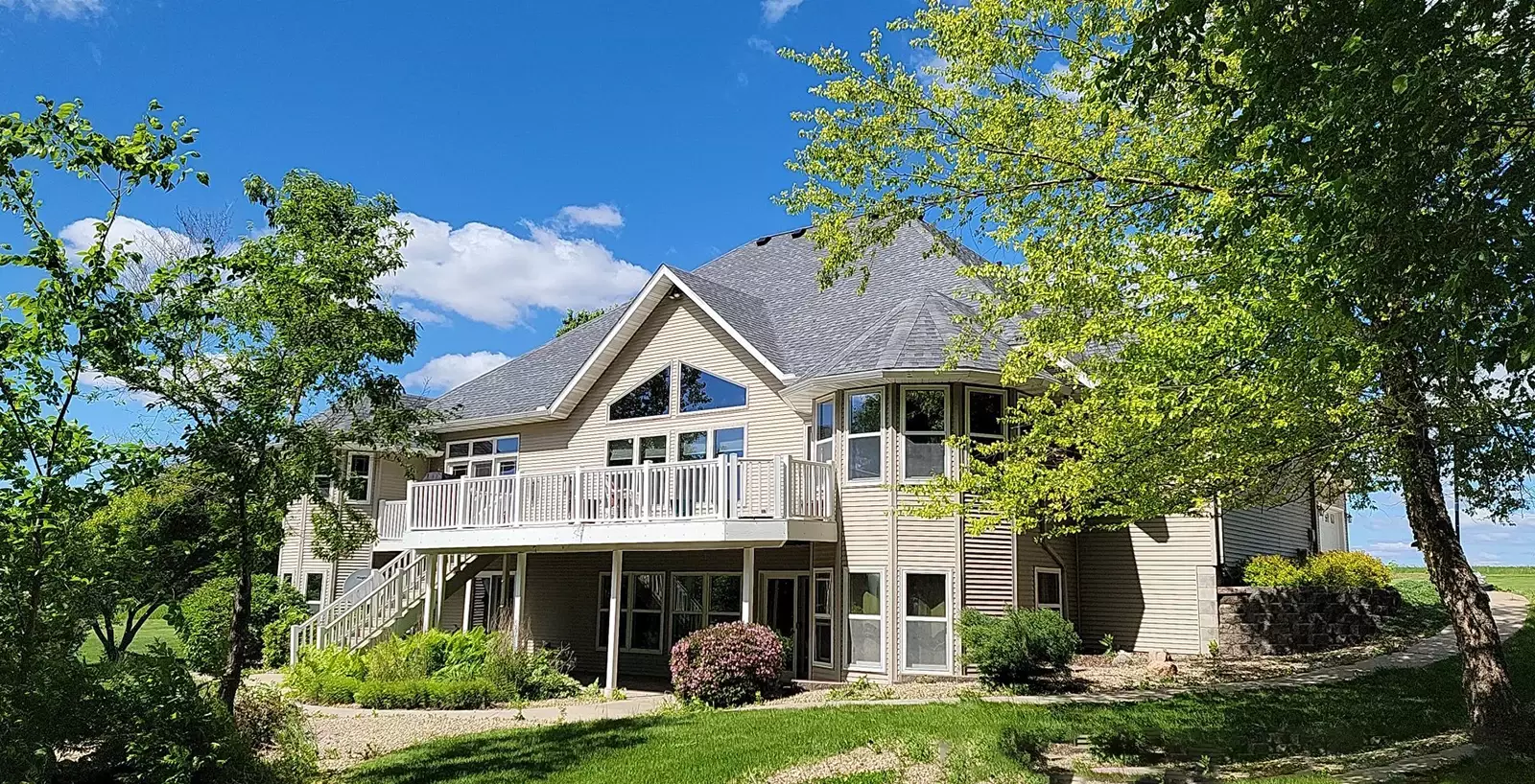 Midwestern Construction - Roofing - Siding - Gutters - Pole Sheds